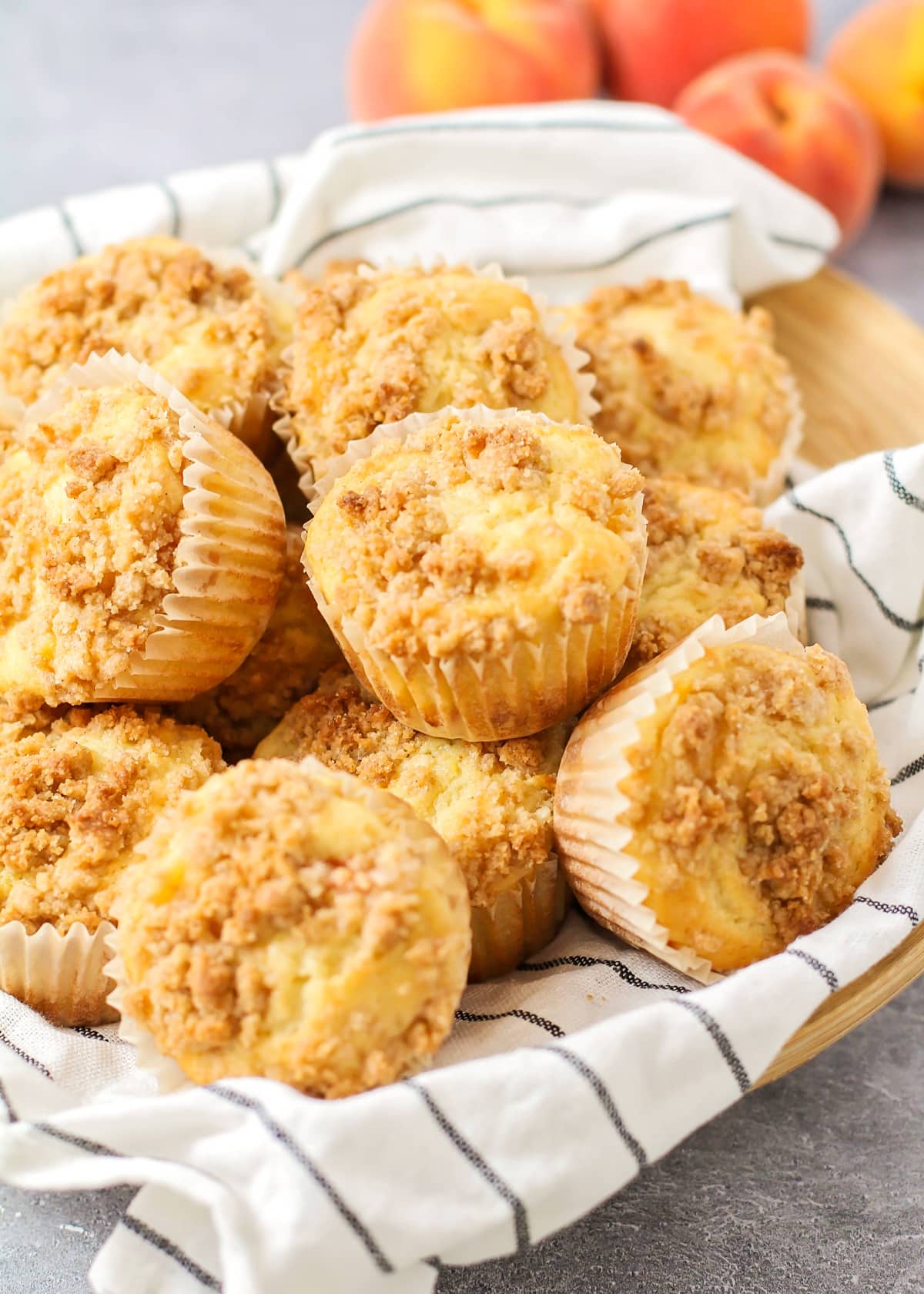 Easy Peach Muffins | Lil' Luna