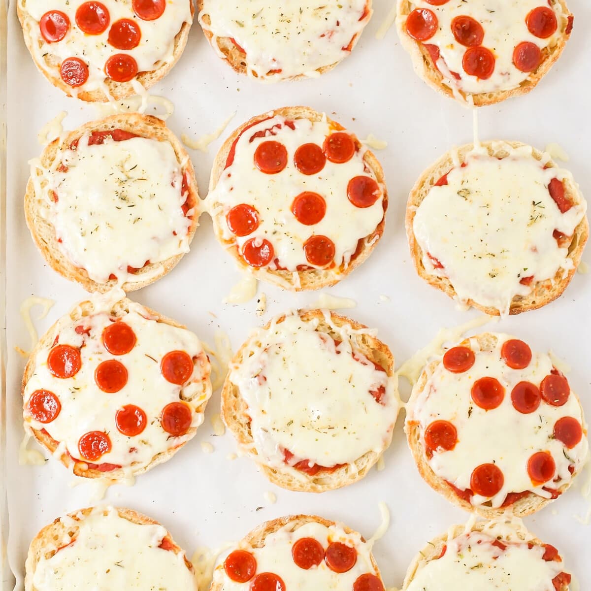 English Muffin Pizzas | Lil' Luna